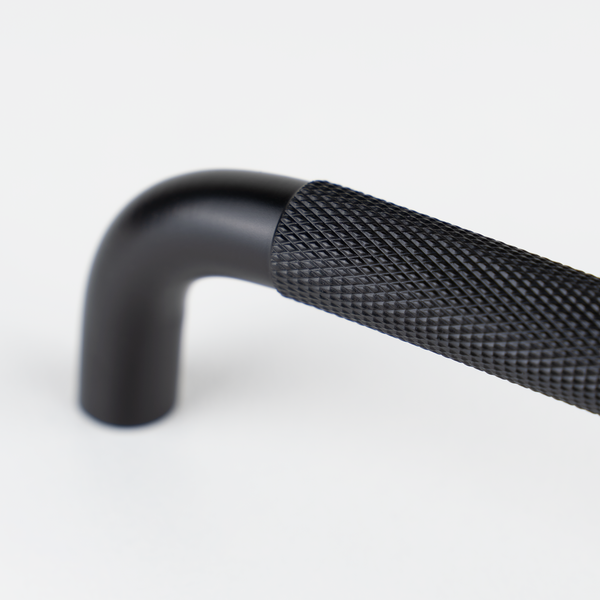 Ronde Knurled Pull | Matte Black - Heart Handles